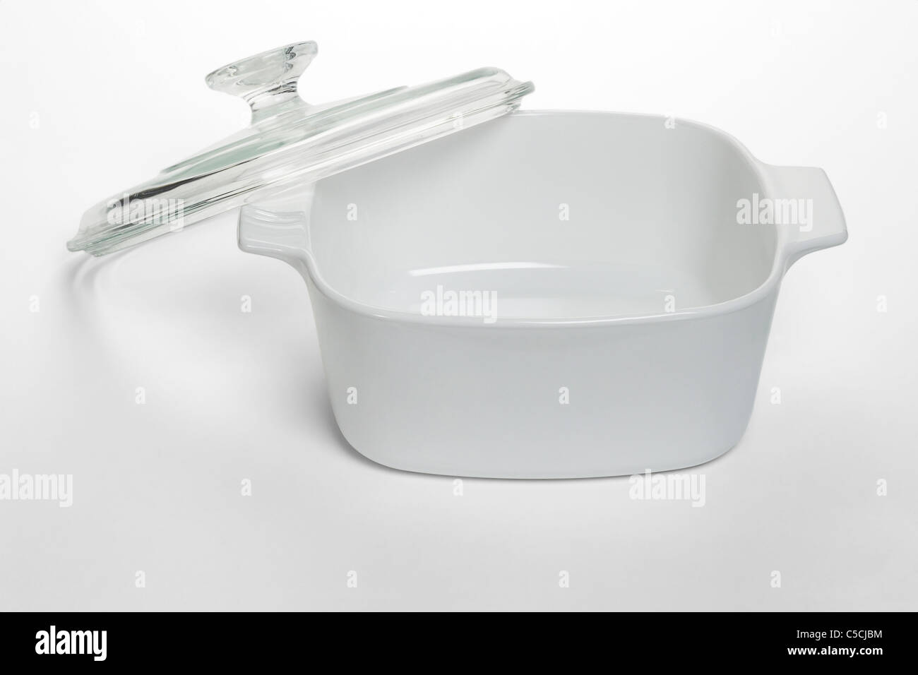 Empty white saucepan with open transparent glass lid Stock Photo - Alamy