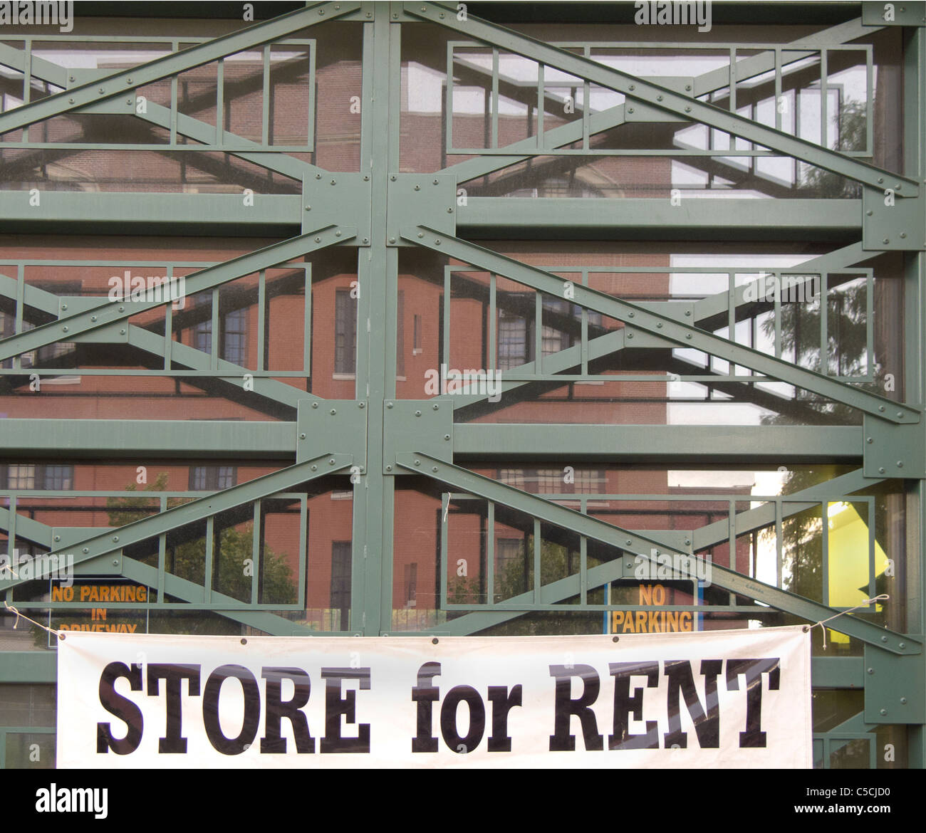 store for rent sign Stock Photo - Alamy