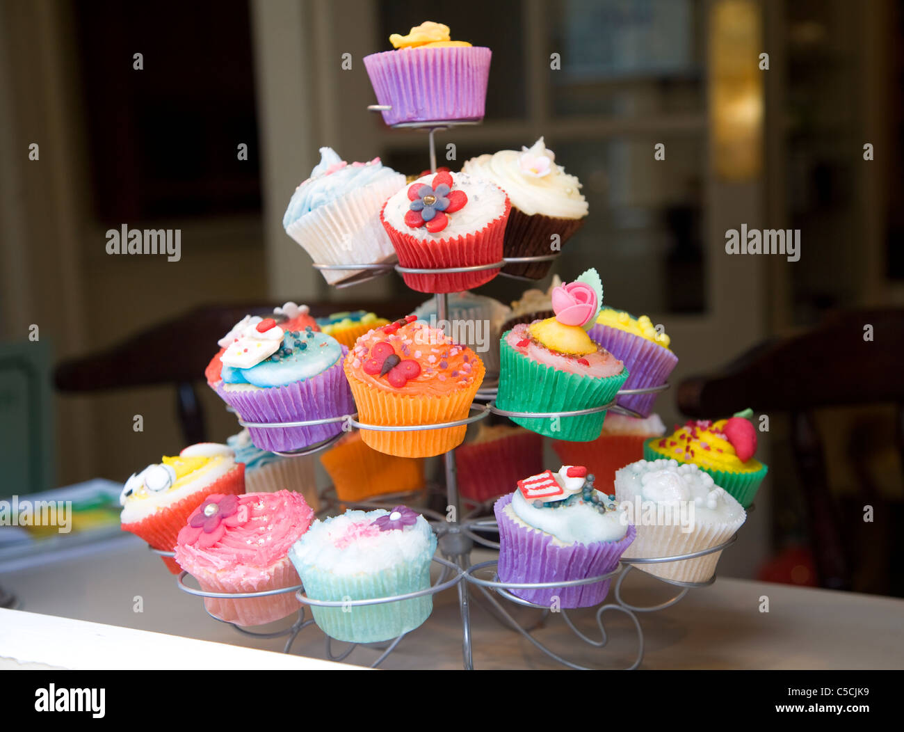 Cup cakes stand hi-res stock photography and images - Alamy