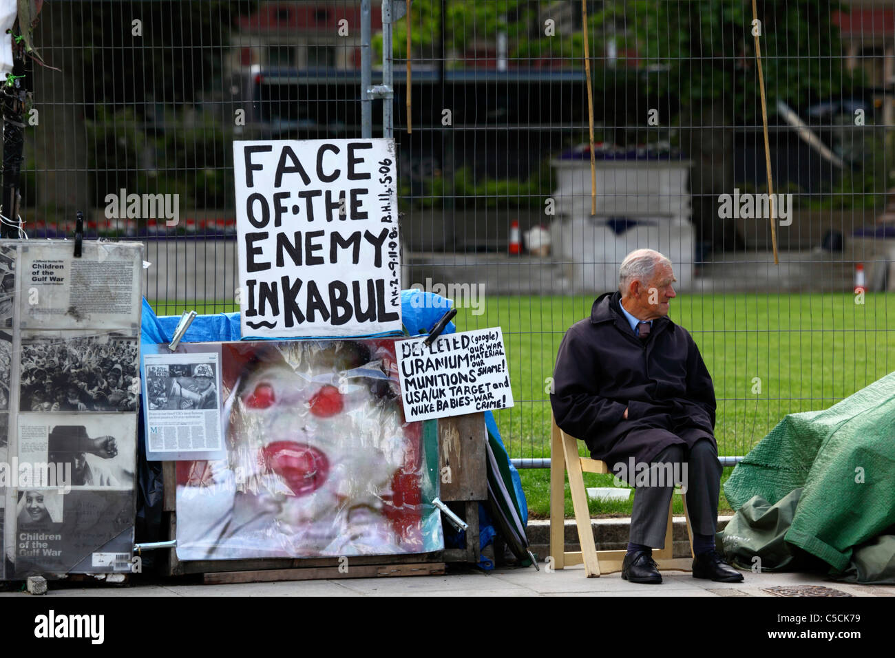 View of the Parliament Square Peace Campaign / Brian Haw peace camp ...