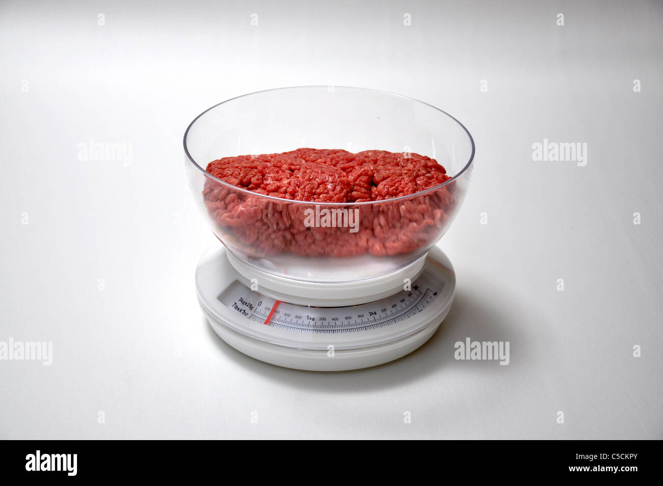 A pound of ground beef is on a scale Stock Photo - Alamy