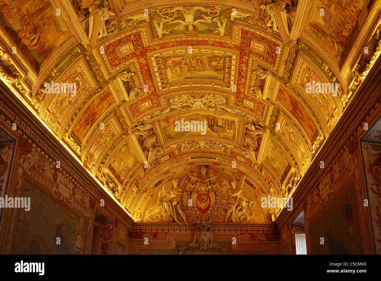 Vatican gold hi-res stock photography and images - Alamy