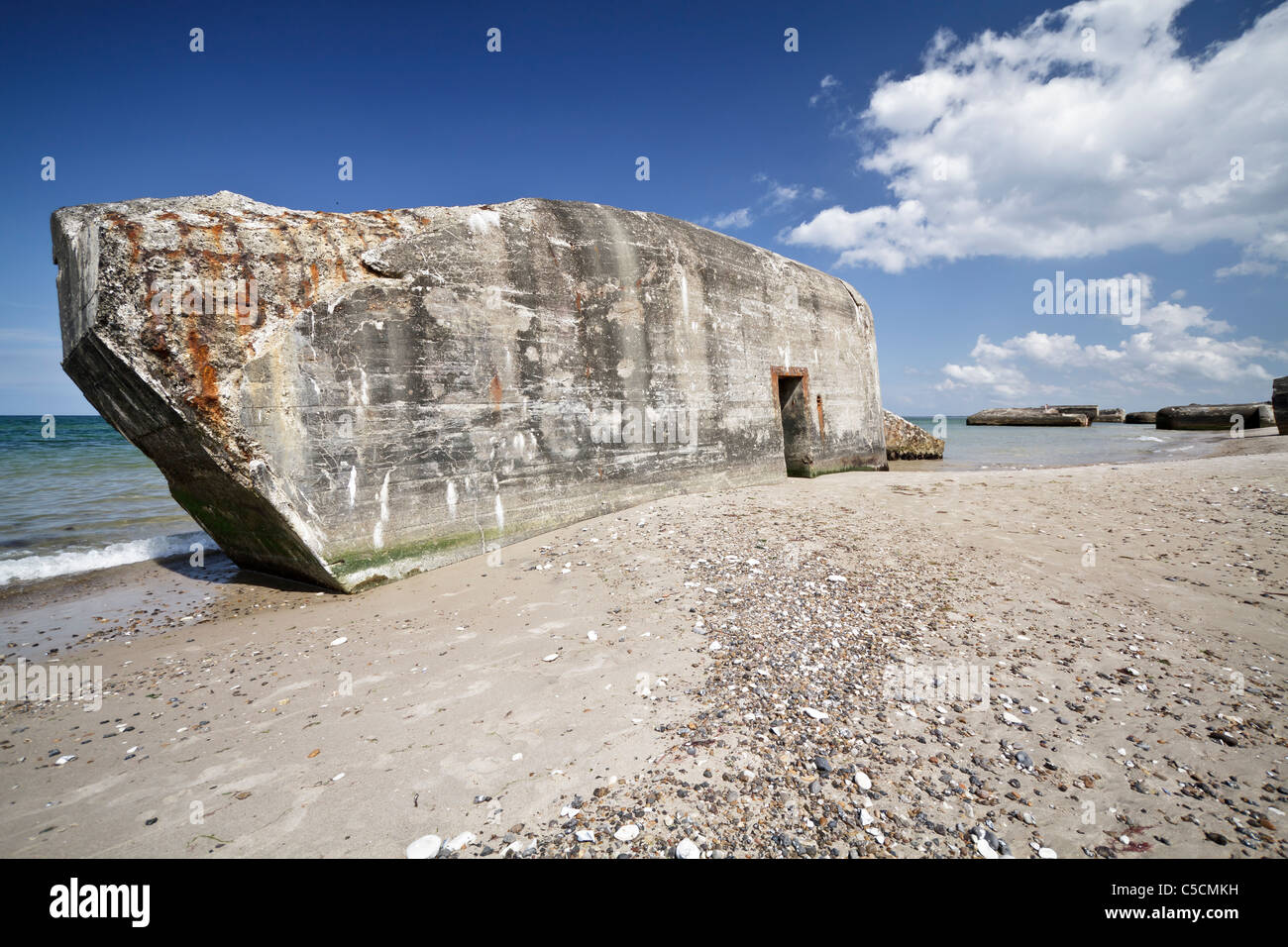 Coastal bunkers hi-res stock photography and images - Alamy
