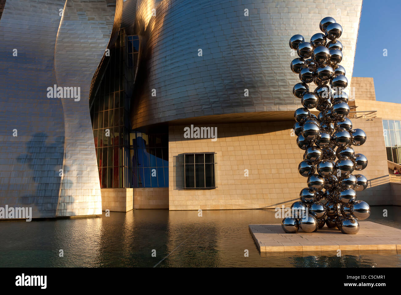 Bilbao guggenheim hi-res stock photography and images - Alamy
