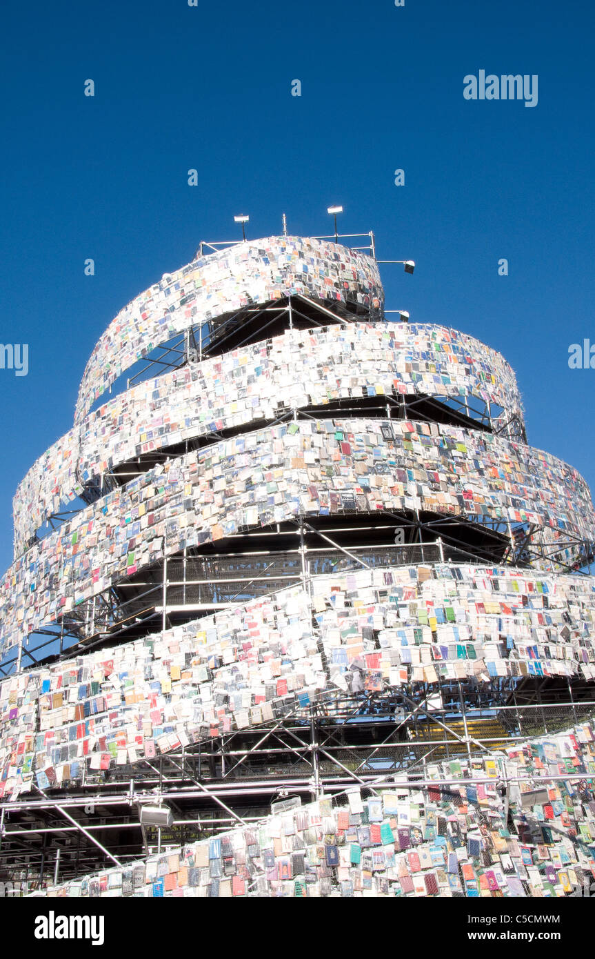 Minujin tower of babel books hi-res stock photography and images - Alamy