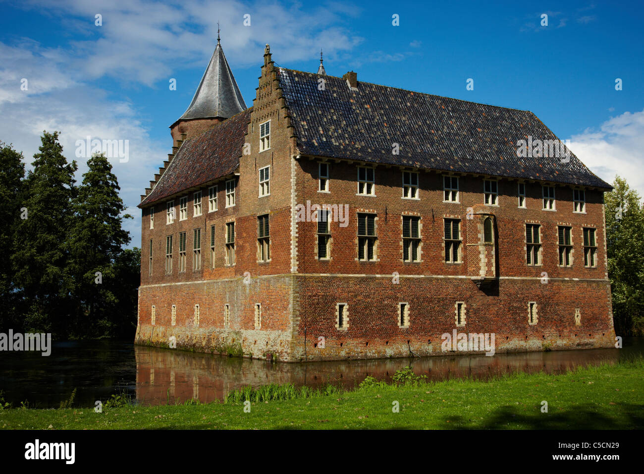 Blue moat hi-res stock photography and images - Alamy