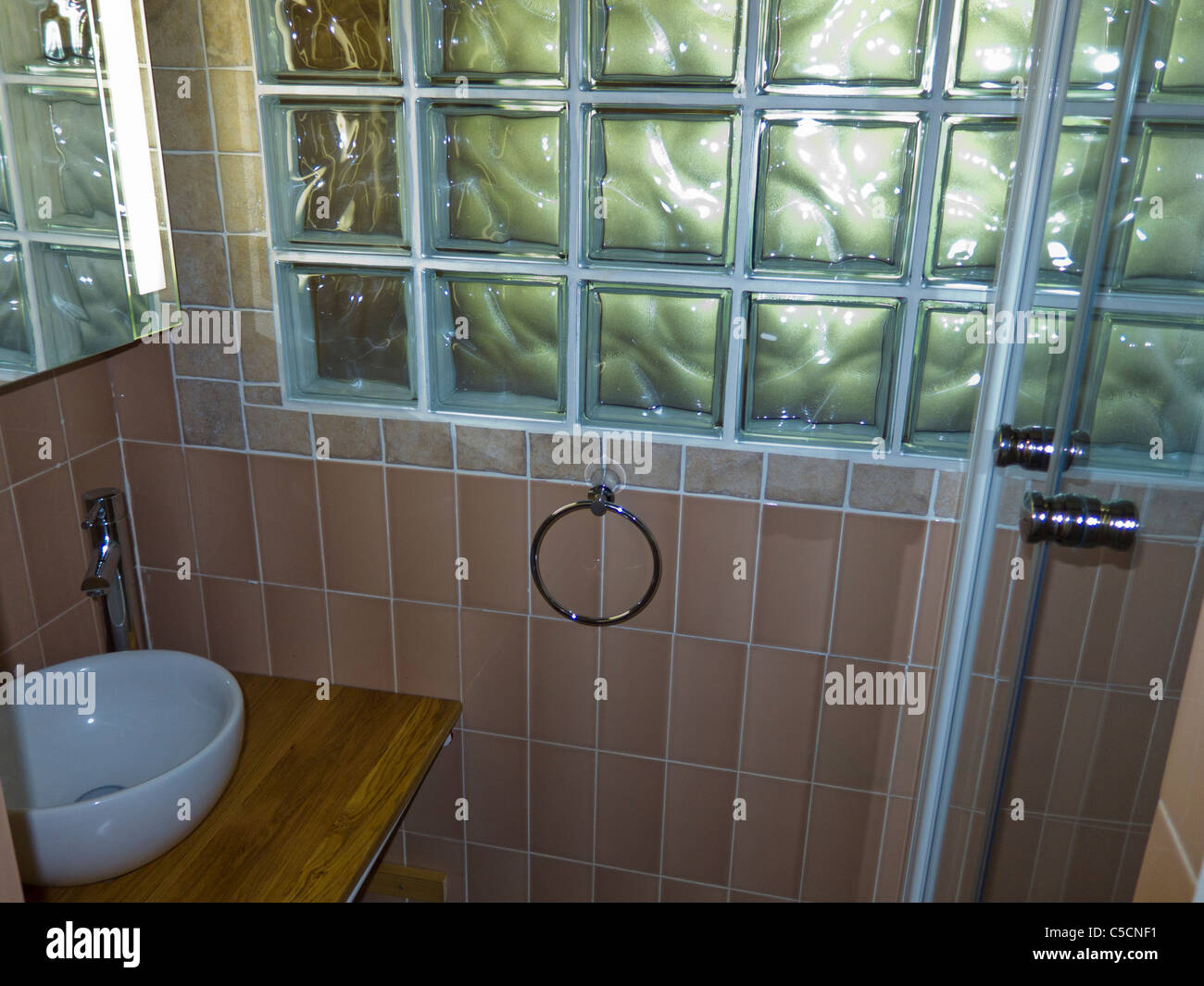 Glass block wall sink hi-res stock photography and images - Alamy