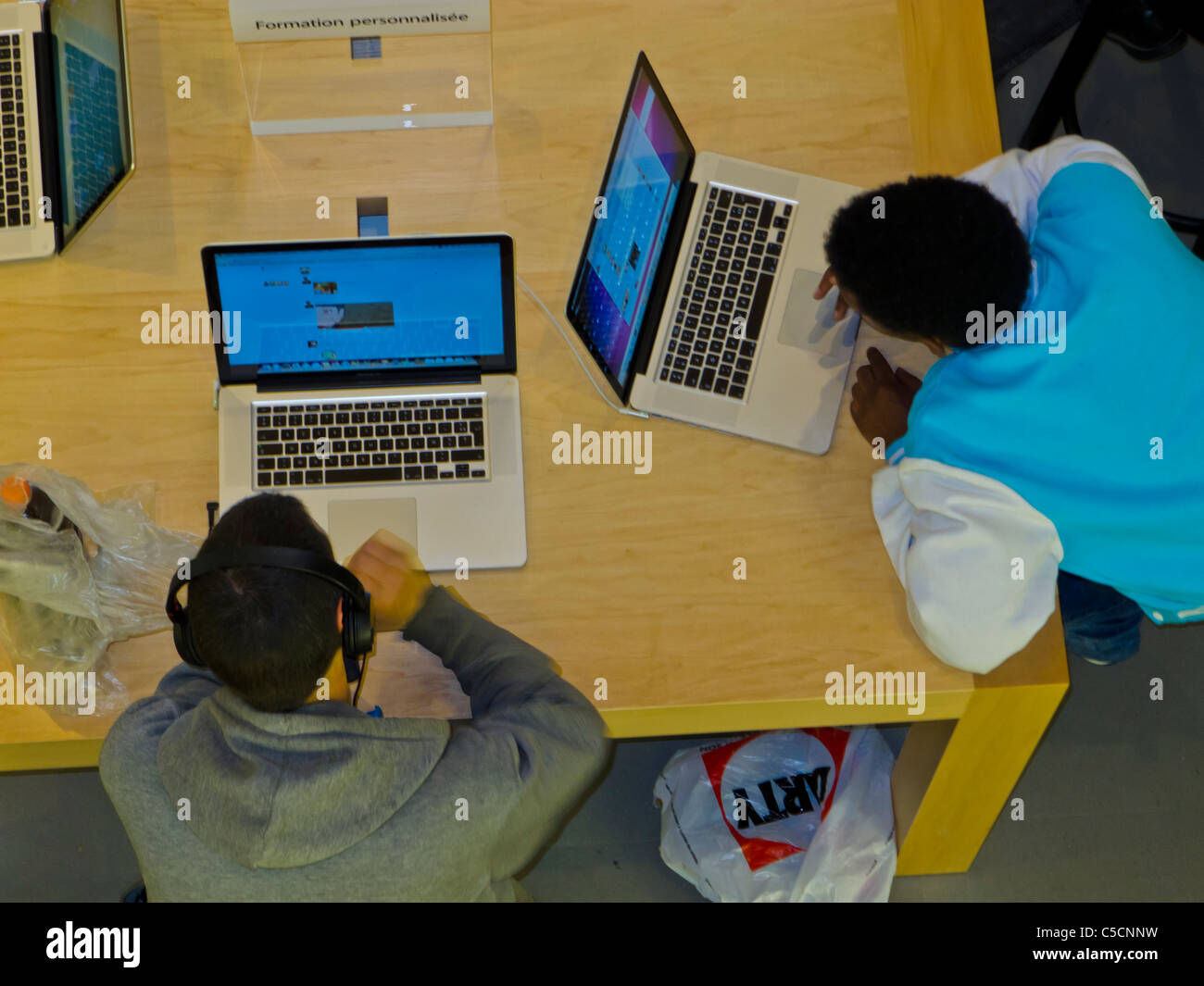 Overview boys screens technology hi-res stock photography and images ...