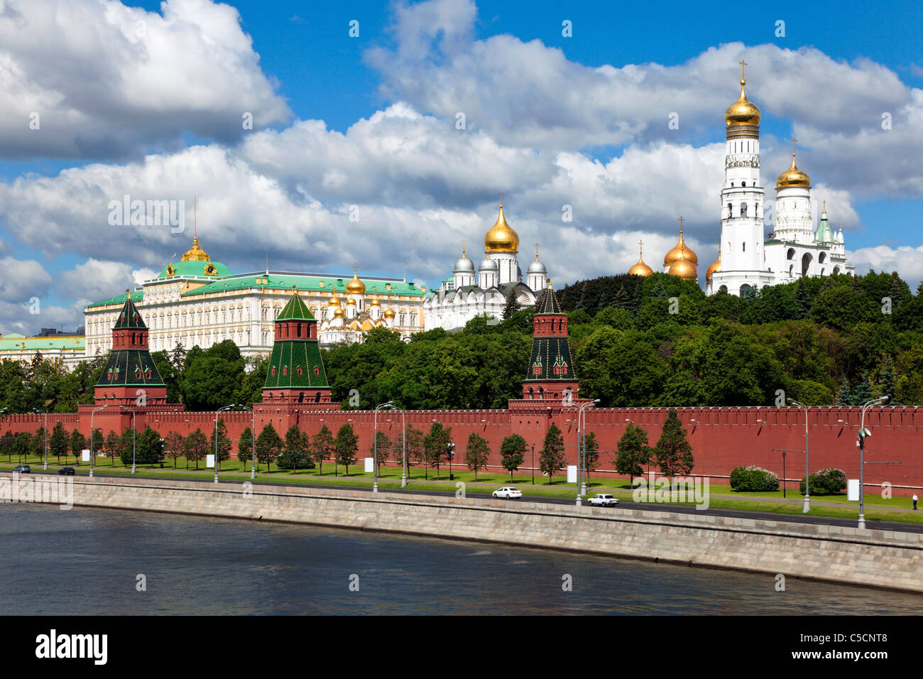 Moscow Kremlin and Moscow river, view from the bridge Stock Photo - Alamy
