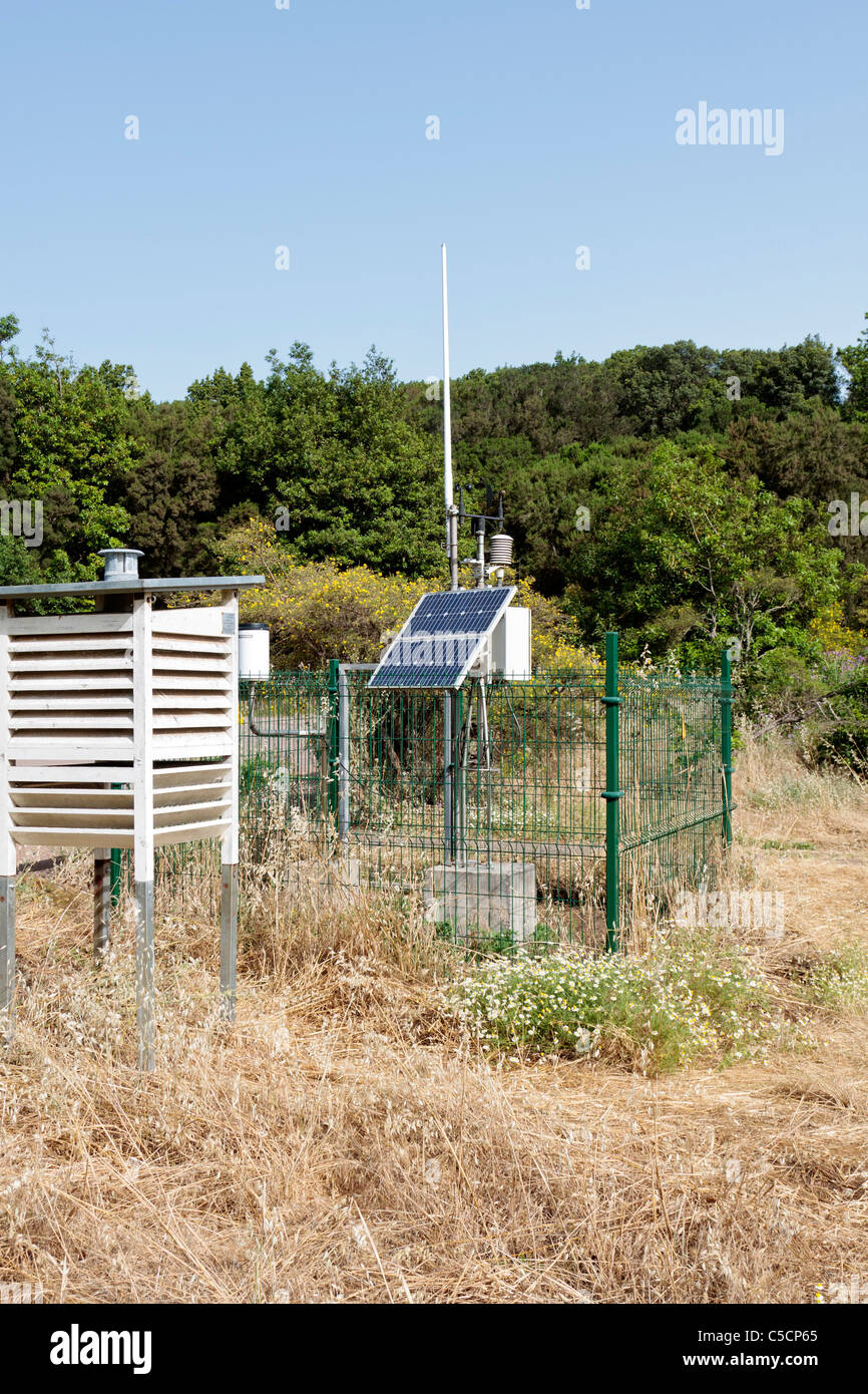 Weather station instruments hi-res stock photography and images - Alamy
