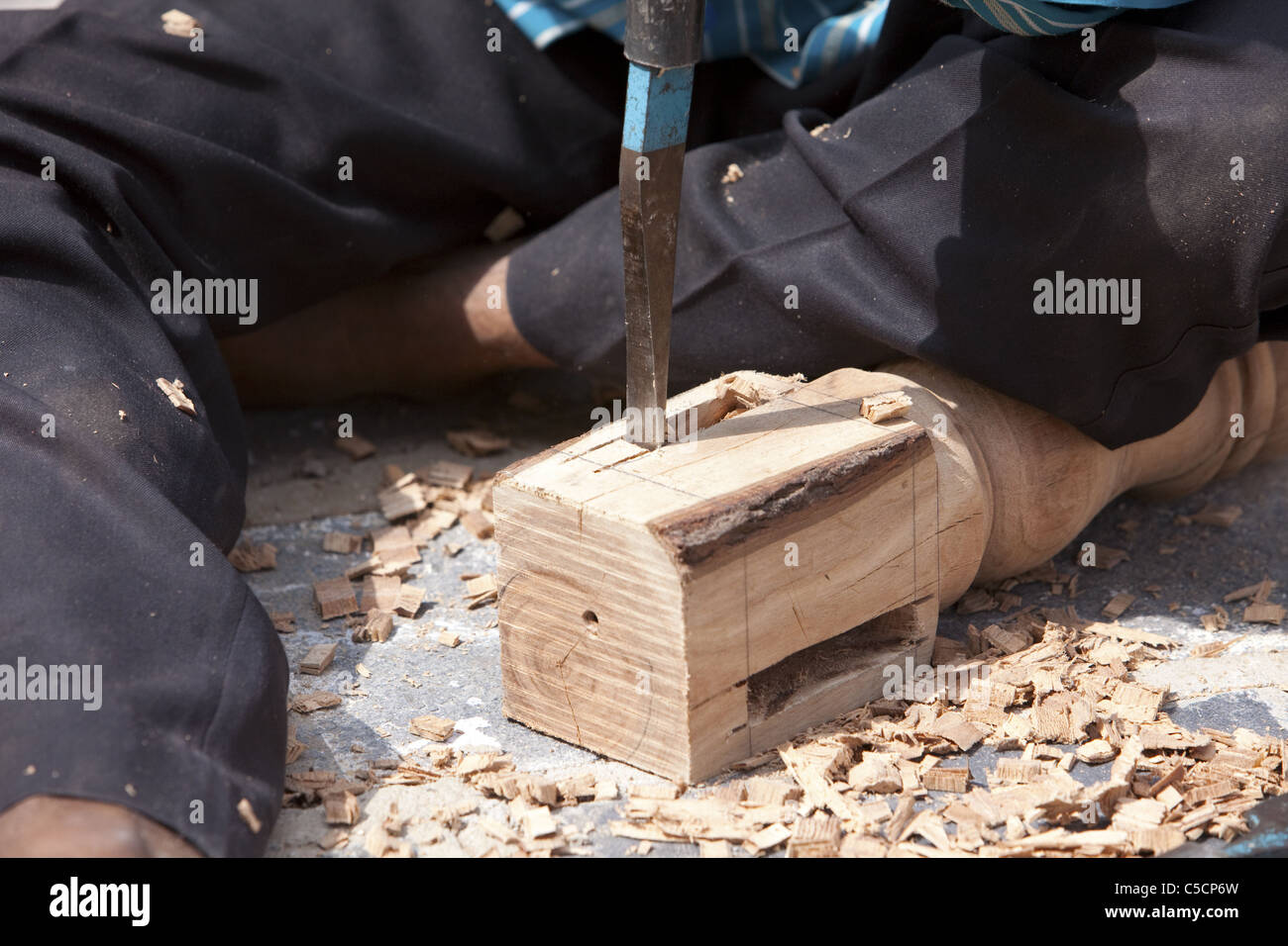 Indian carpenter at work Stock Photo - Alamy