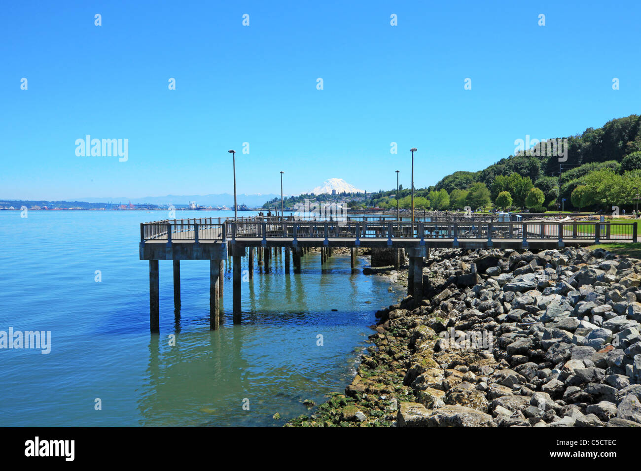 Tacoma, WA Ruston Way waterfront with pier and Mt.Rainier during summer ...