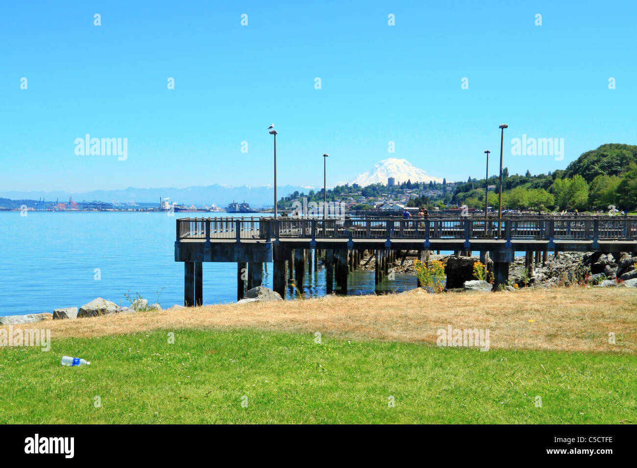 Tacoma, WA Ruston Way waterfront with pier and Mt.Rainier during summer ...