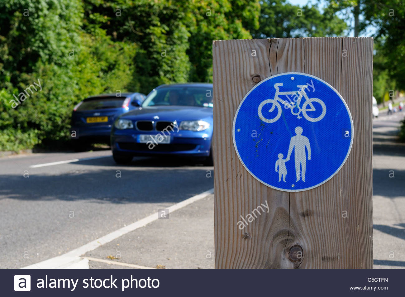 Cycle Path Signs High Resolution Stock Photography and Images - Alamy