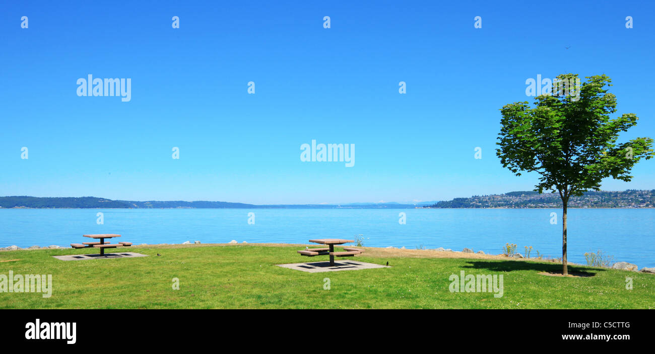 Tacoma, WA Ruston Way waterfront with pier and Mt.Rainier during summer ...