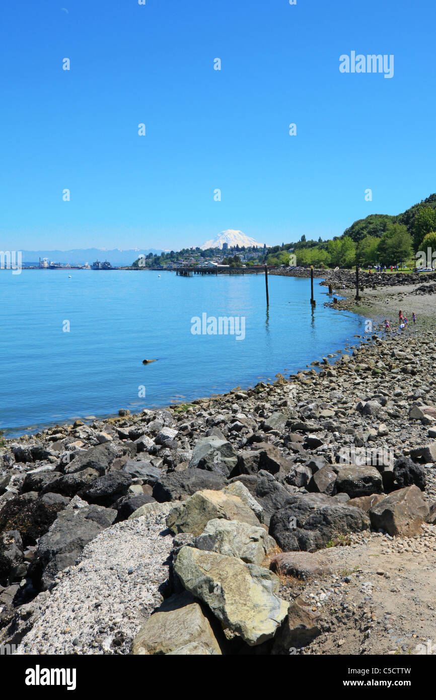 Tacoma, WA Ruston Way waterfront with pier and Mt.Rainier during summer ...