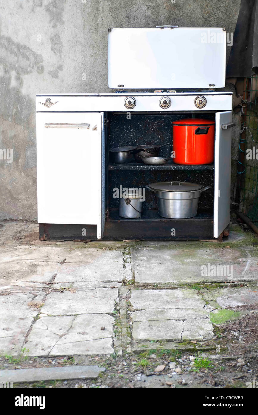 Old gas cooker hi-res stock photography and images - Alamy