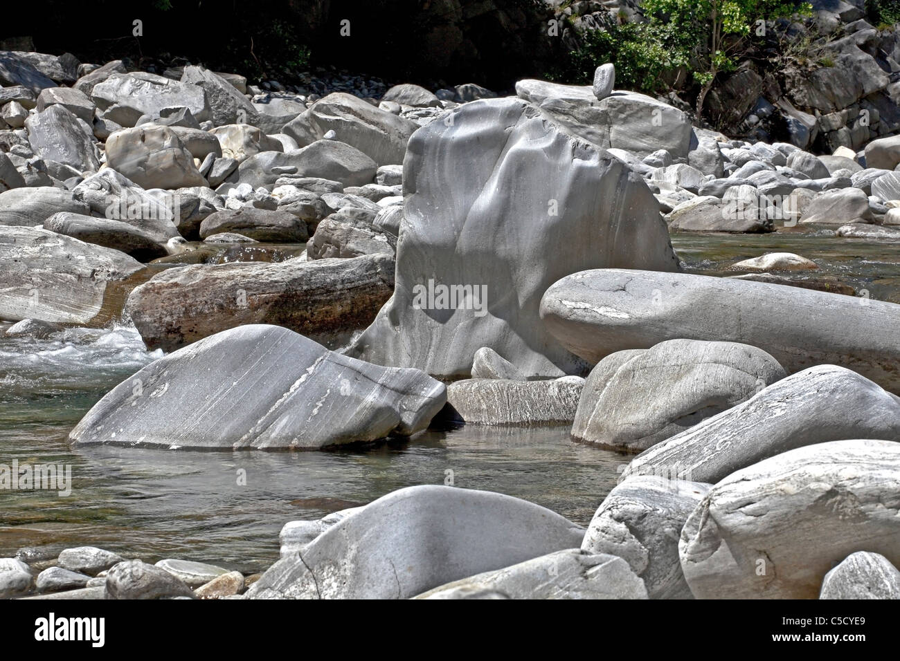the river la Maggia Valle Maggia, Ticino Stock Photo - Alamy