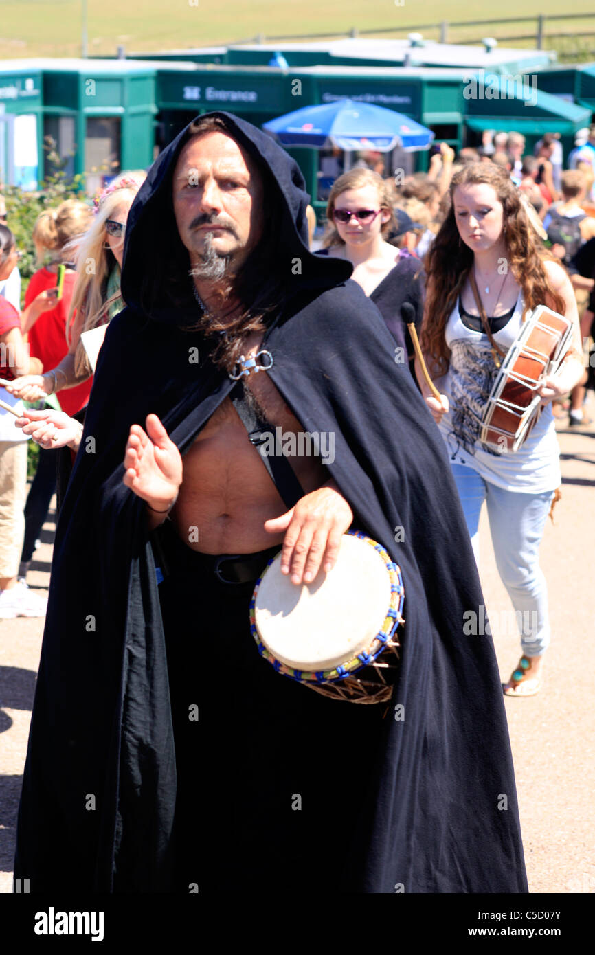 Male Pagan druid leaves Stonehenge after celebrating the Summer ...