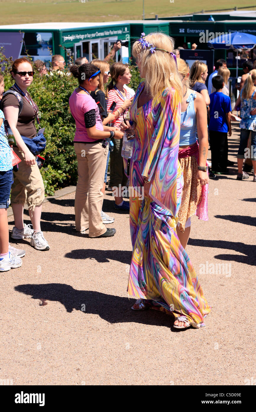 Female Pagan druids leaves Stonehenge after celebrating the Summer ...