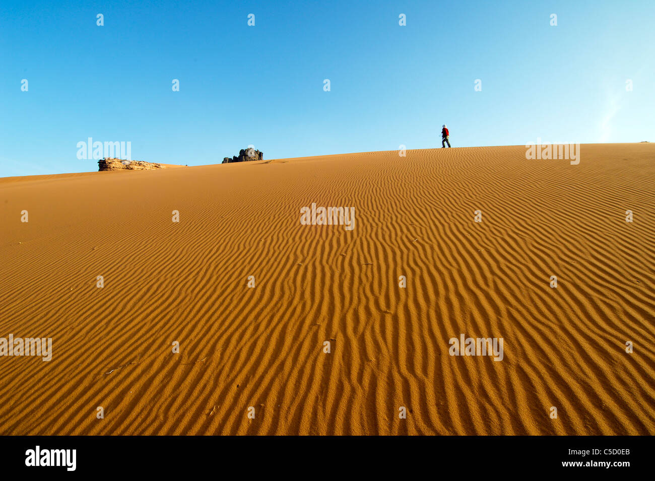 Desert distance hi-res stock photography and images - Alamy
