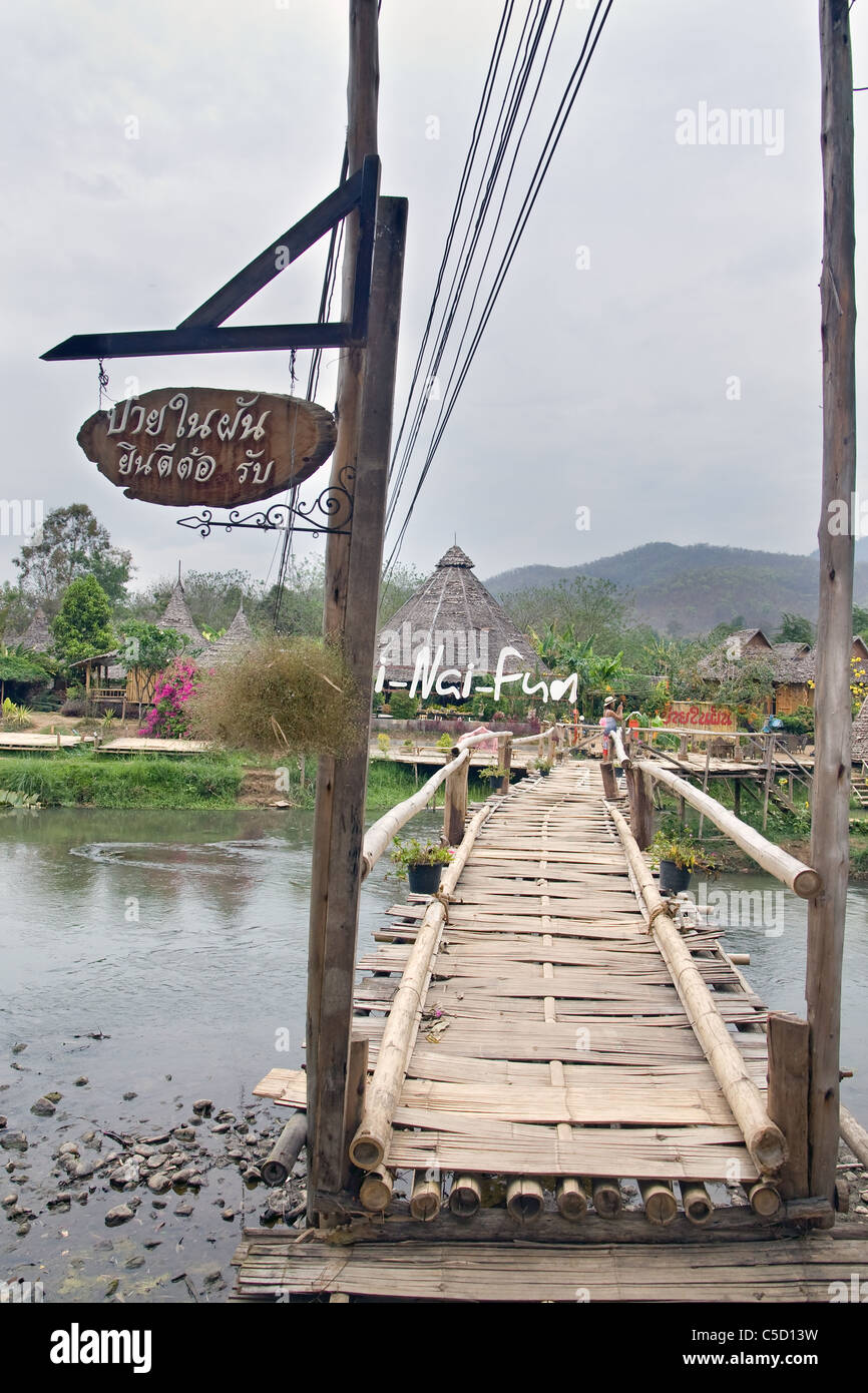 Footbridge wooden sign hi-res stock photography and images - Alamy