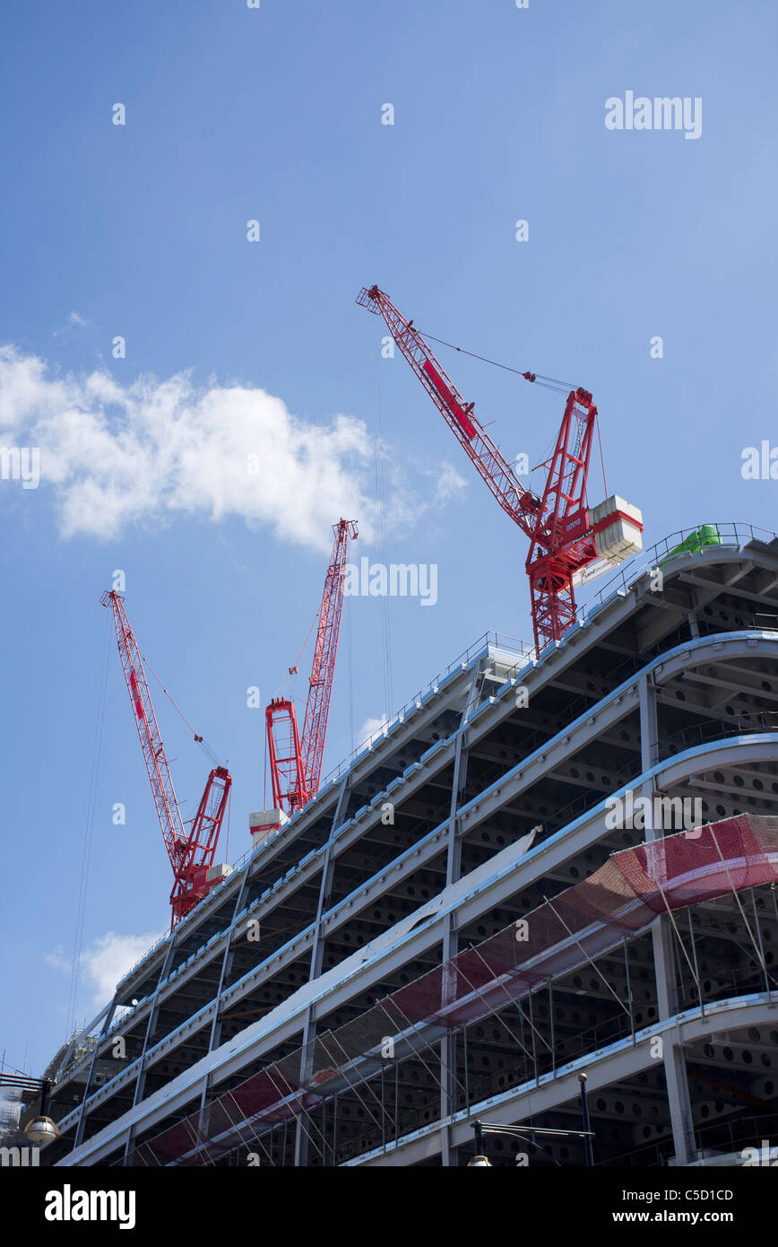 Modern cranes hi-res stock photography and images - Alamy