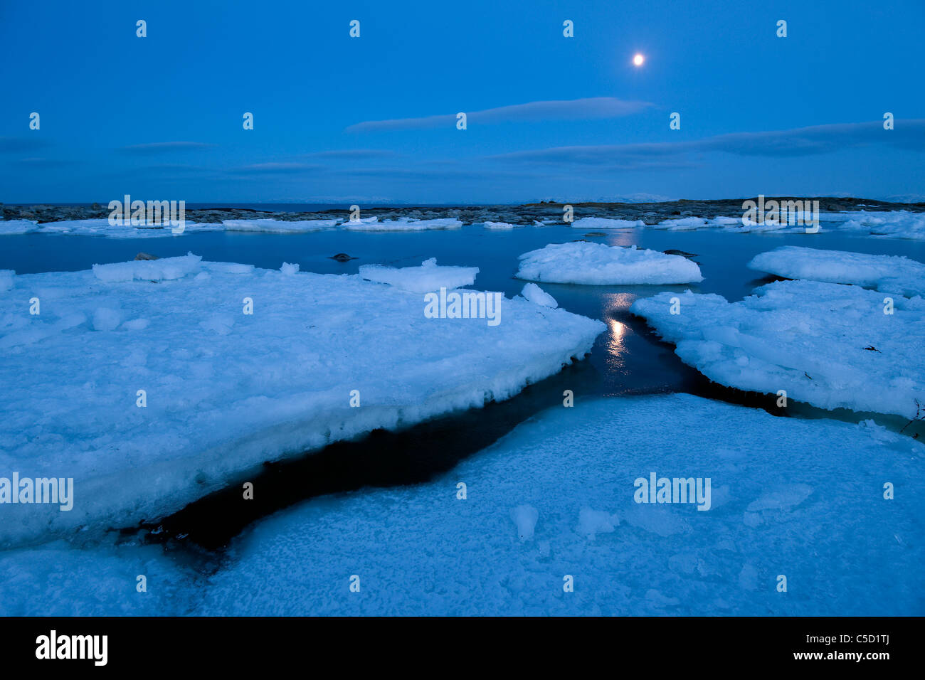 Freezing ocean hi-res stock photography and images - Alamy