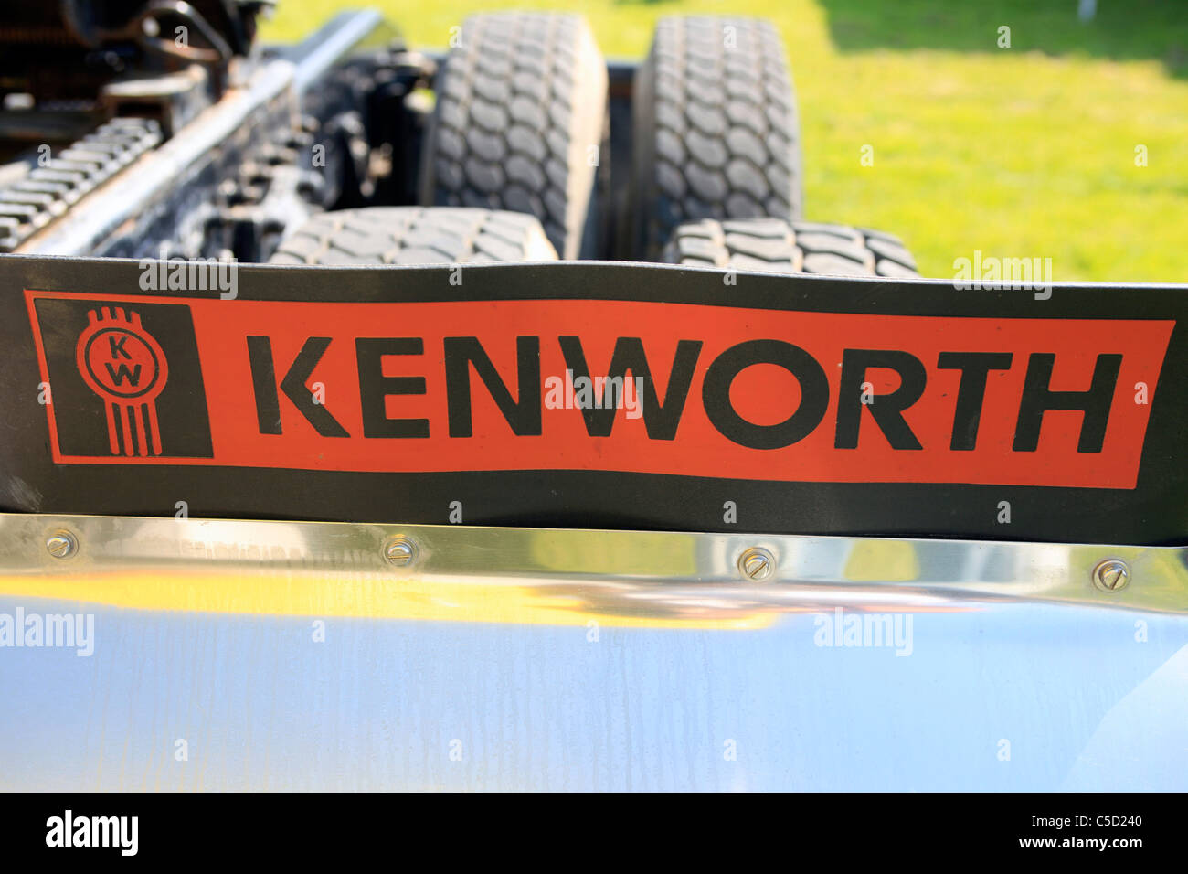 Kenworth truck logo hi-res stock photography and images - Alamy