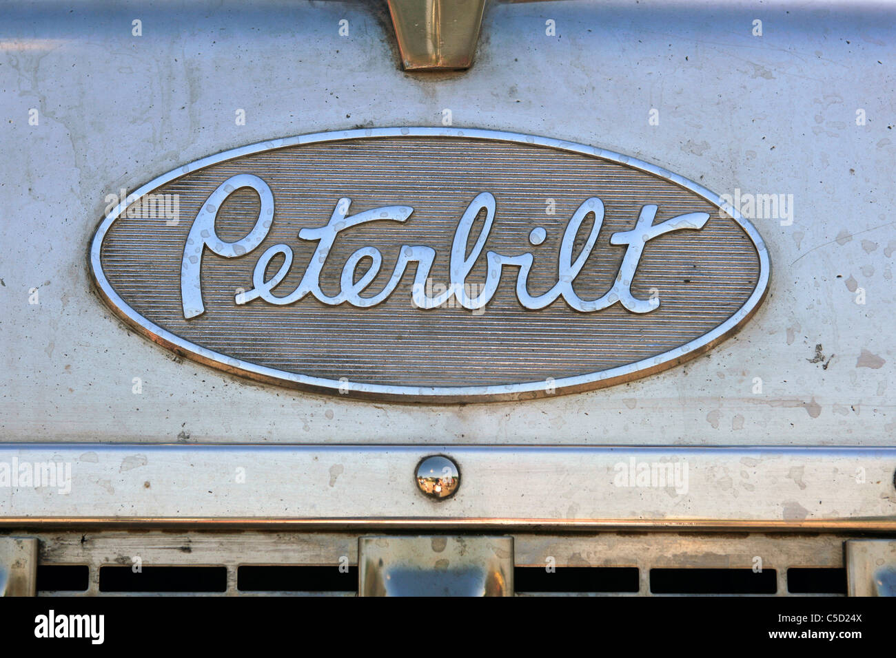 Peterbilt logo hi-res stock photography and images - Alamy