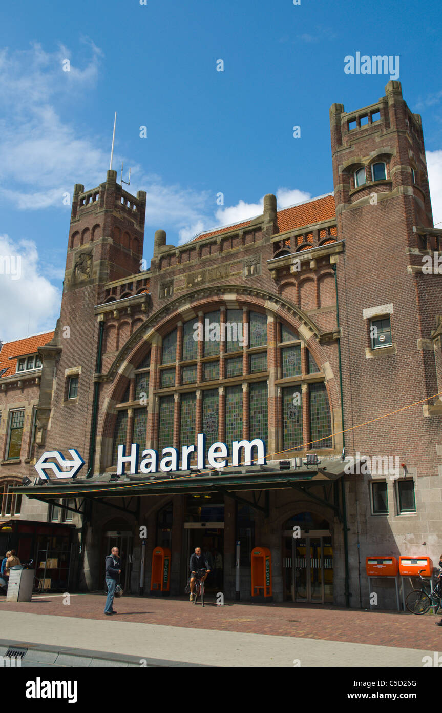 Haarlem railway station holland hi-res stock photography and images - Alamy