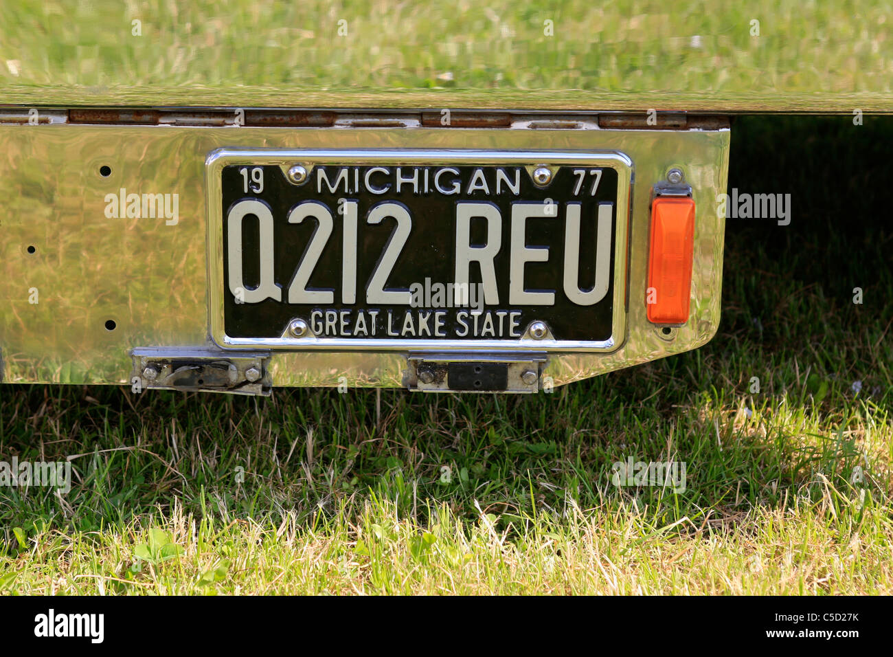Personalized Old School Mallard Shoot – Over Under Clothing License Plate