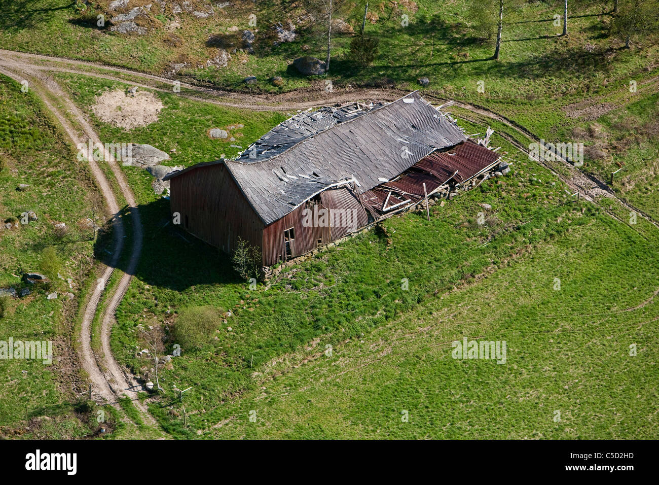 Old collapsed barn hi-res stock photography and images - Alamy