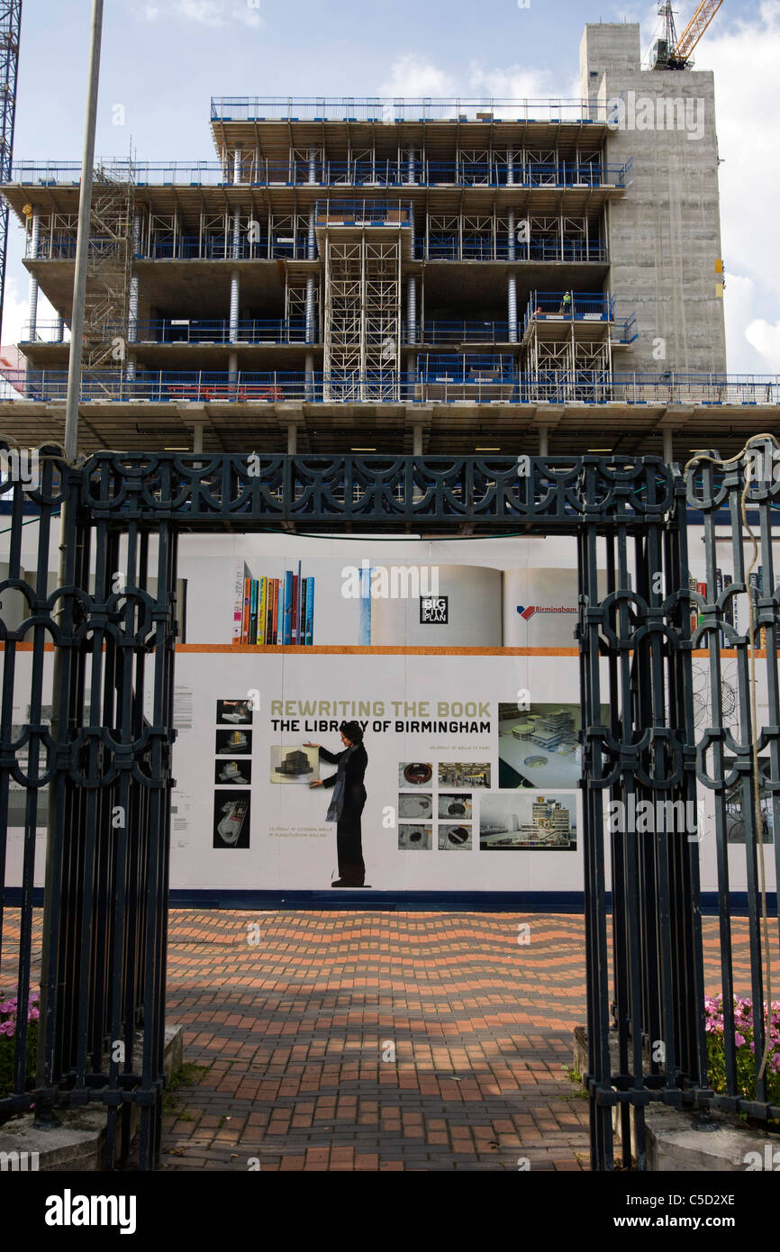 The new Birmingham Library under construction in July 2011 Stock Photo ...