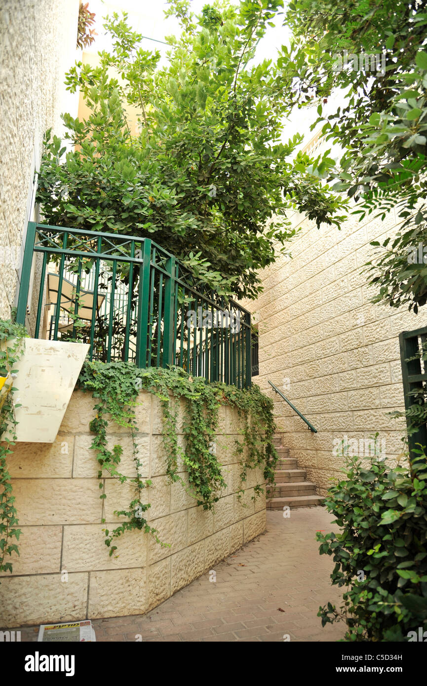 path to building pavement Stock Photo - Alamy