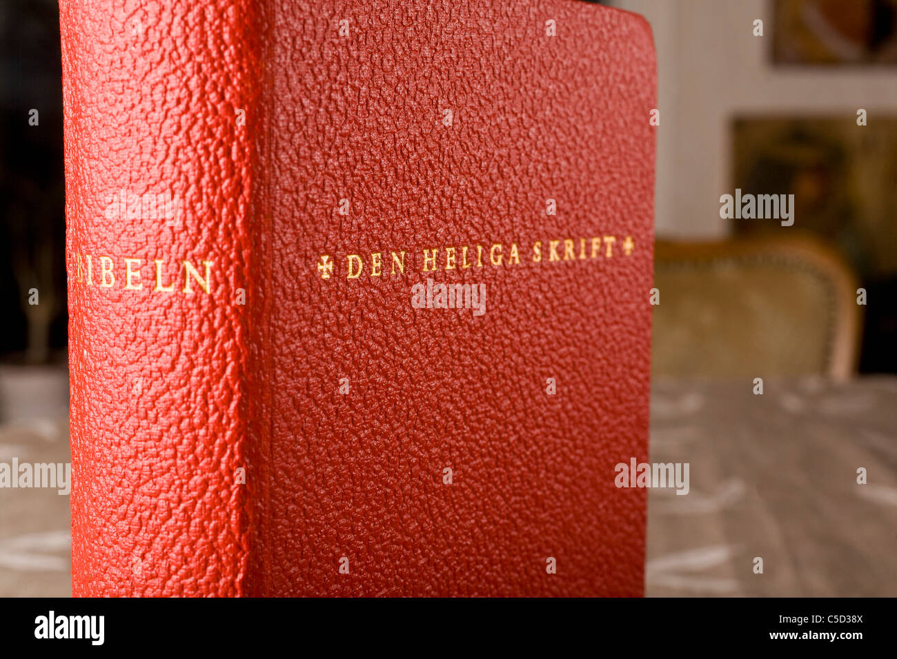 Gold text hi-res stock photography and images - Alamy