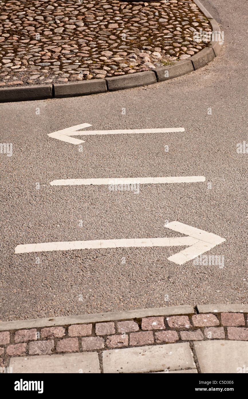 Road signs pointing in right direction hi-res stock photography and ...