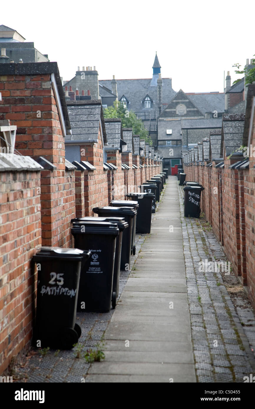 Rubbish bins in back alley hi-res stock photography and images - Alamy