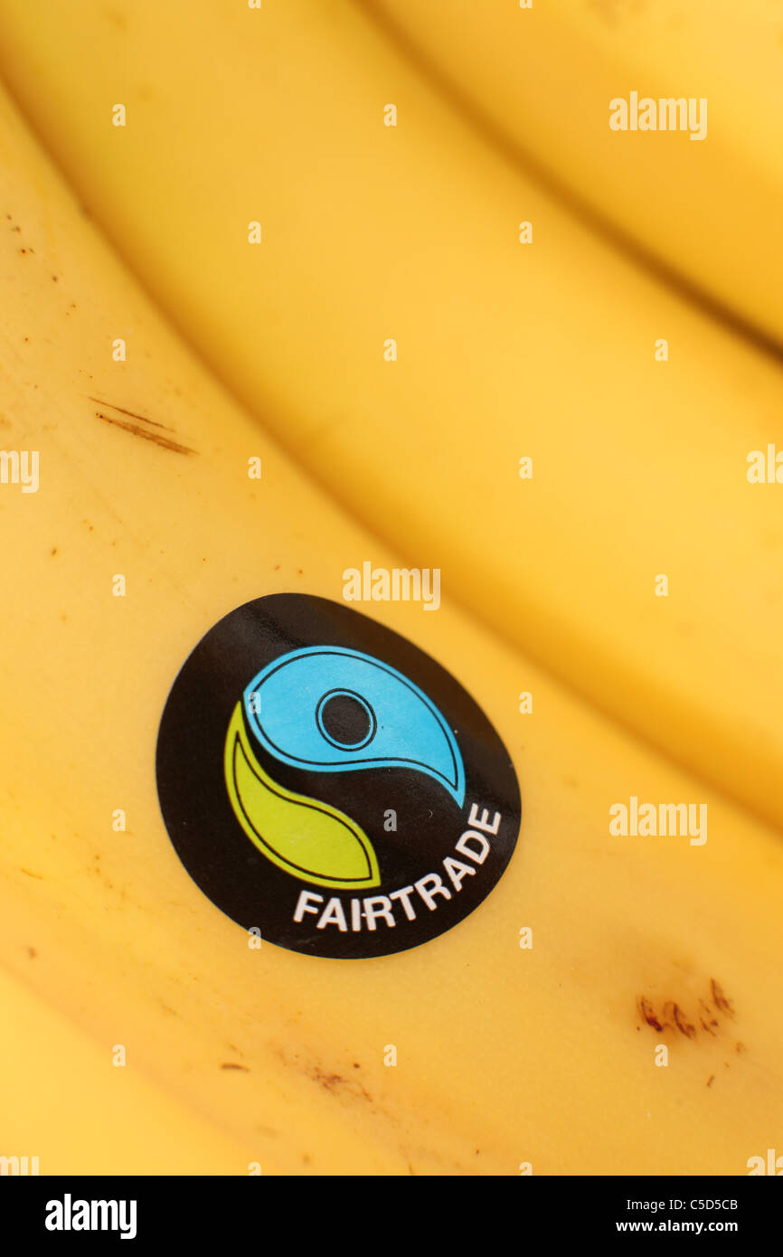 Freetrade sticker on a bunch of bananas Stock Photo - Alamy