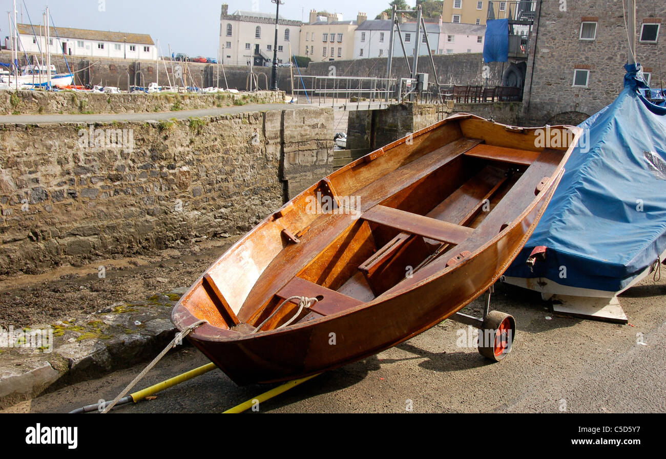 wooden sailing dingy on a trailer Stock Photo - Alamy