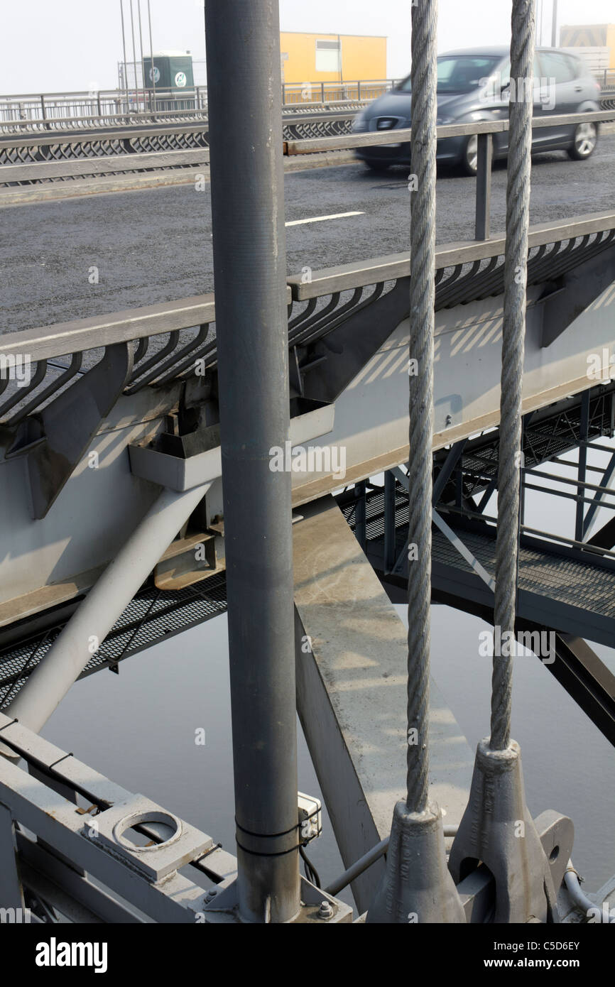 Steel cables hi-res stock photography and images - Alamy