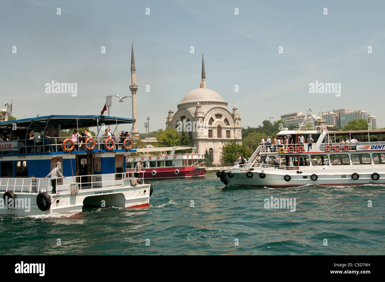 Istanbul boat mosque hi-res stock photography and images - Alamy