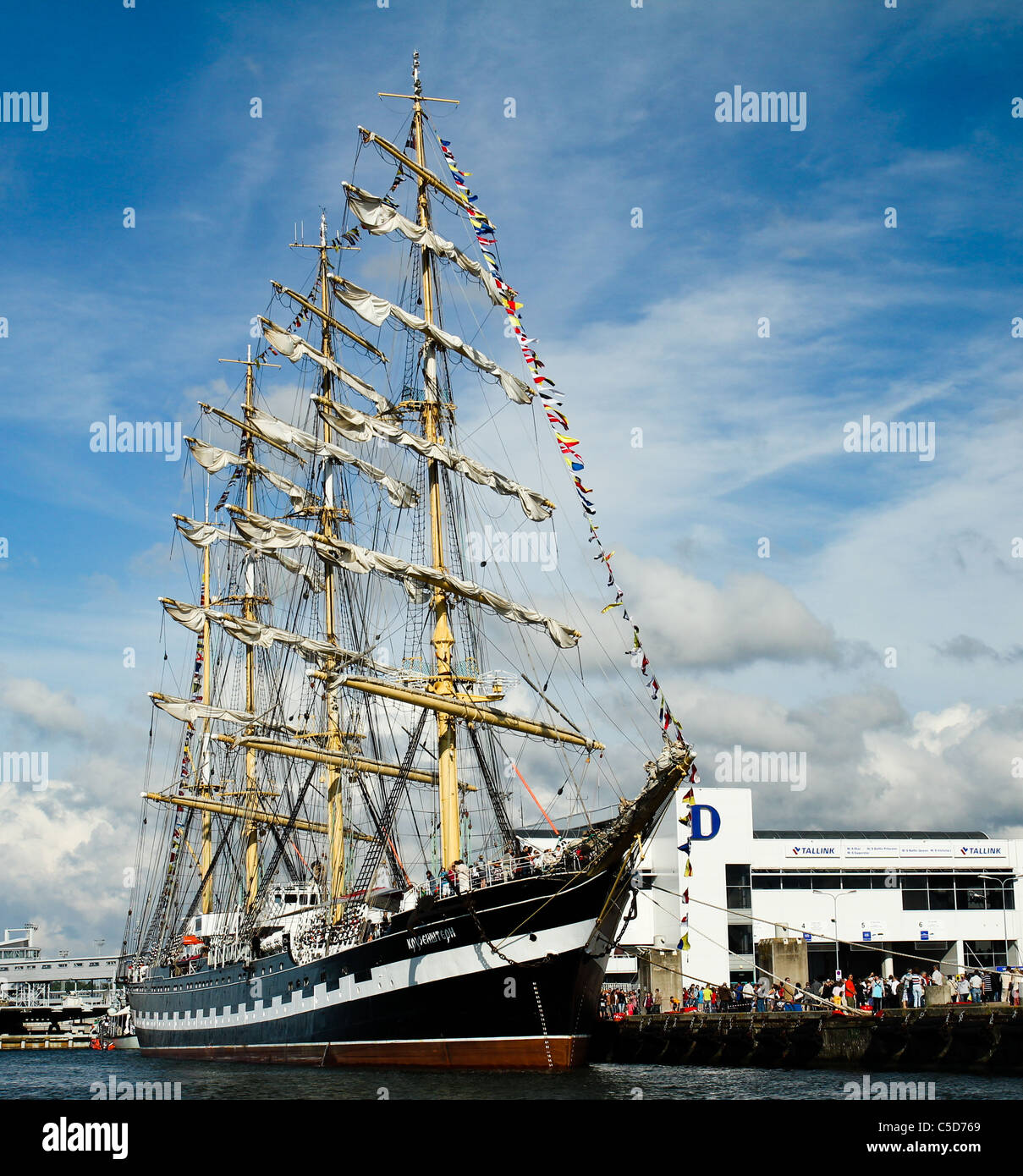 Kruzenshtern hi-res stock photography and images - Alamy