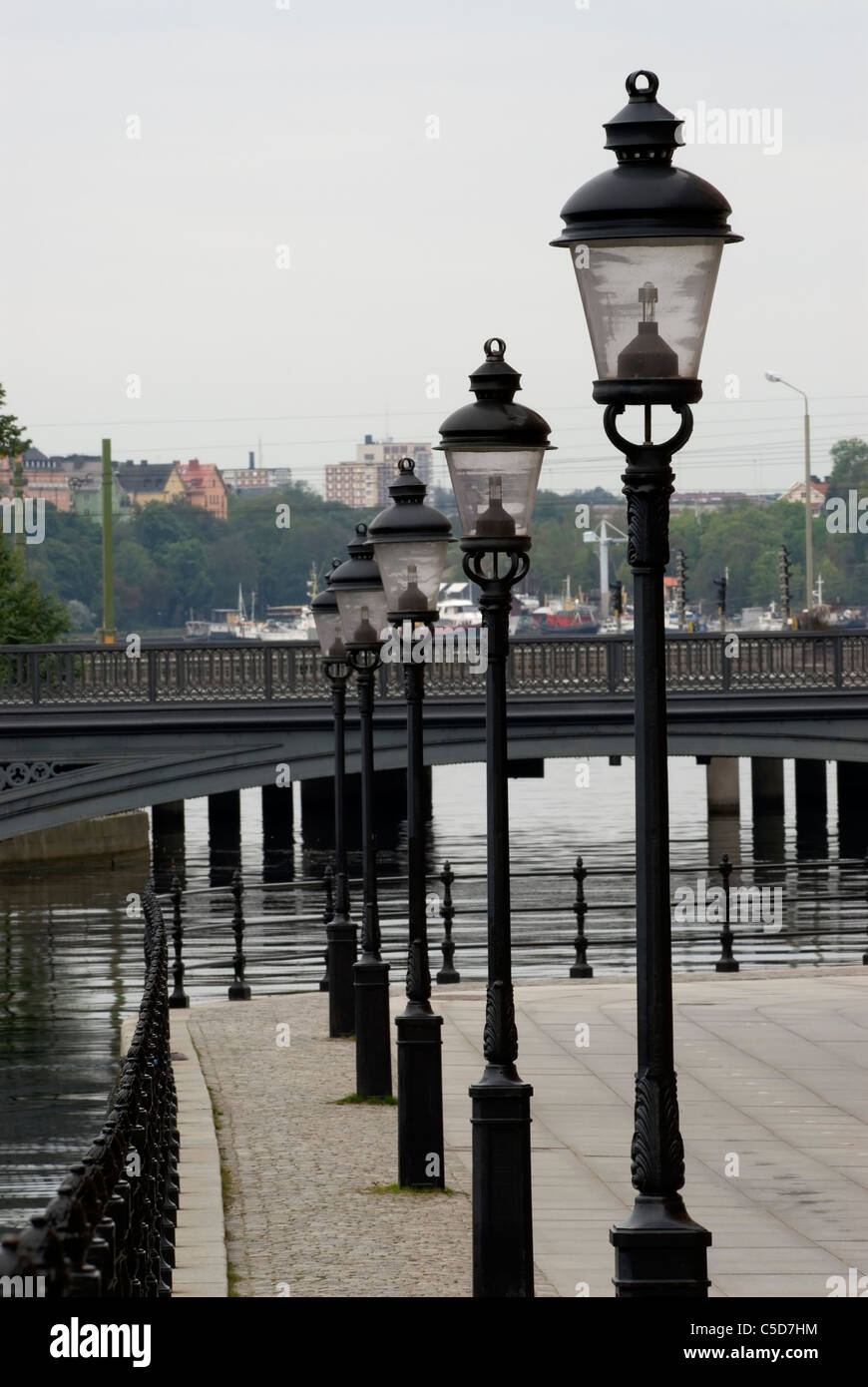 Row of streetlights hi-res stock photography and images - Alamy