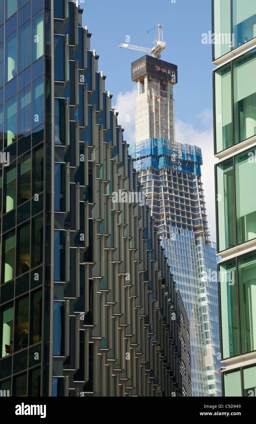 No. 7 More London Riverside and The Shard of Glass, under construction ...