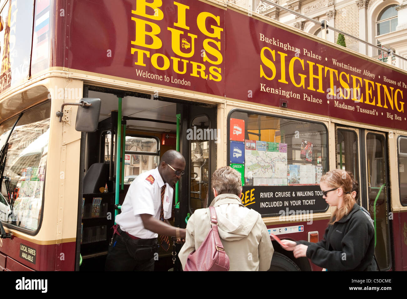 Big bus hi-res stock photography and images - Alamy