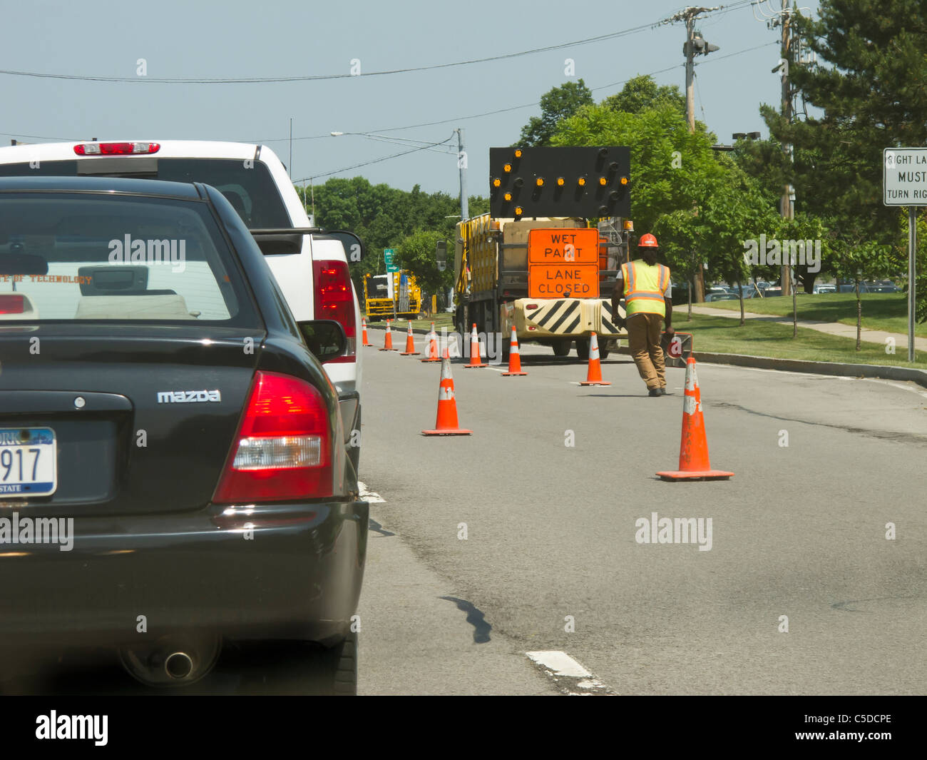 Construction arrow hi-res stock photography and images - Alamy