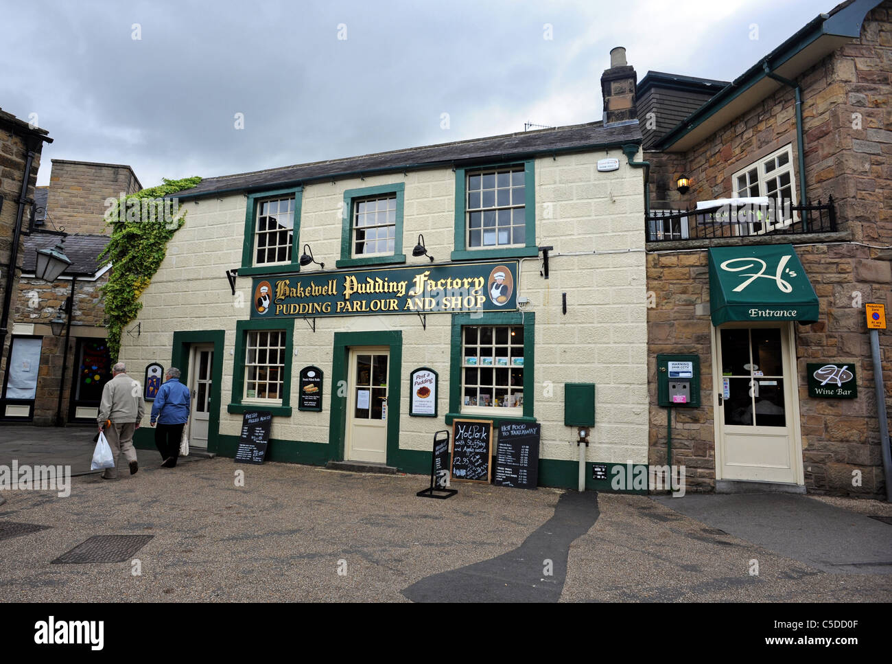 Bakewell pudding factory shop hi-res stock photography and images - Alamy