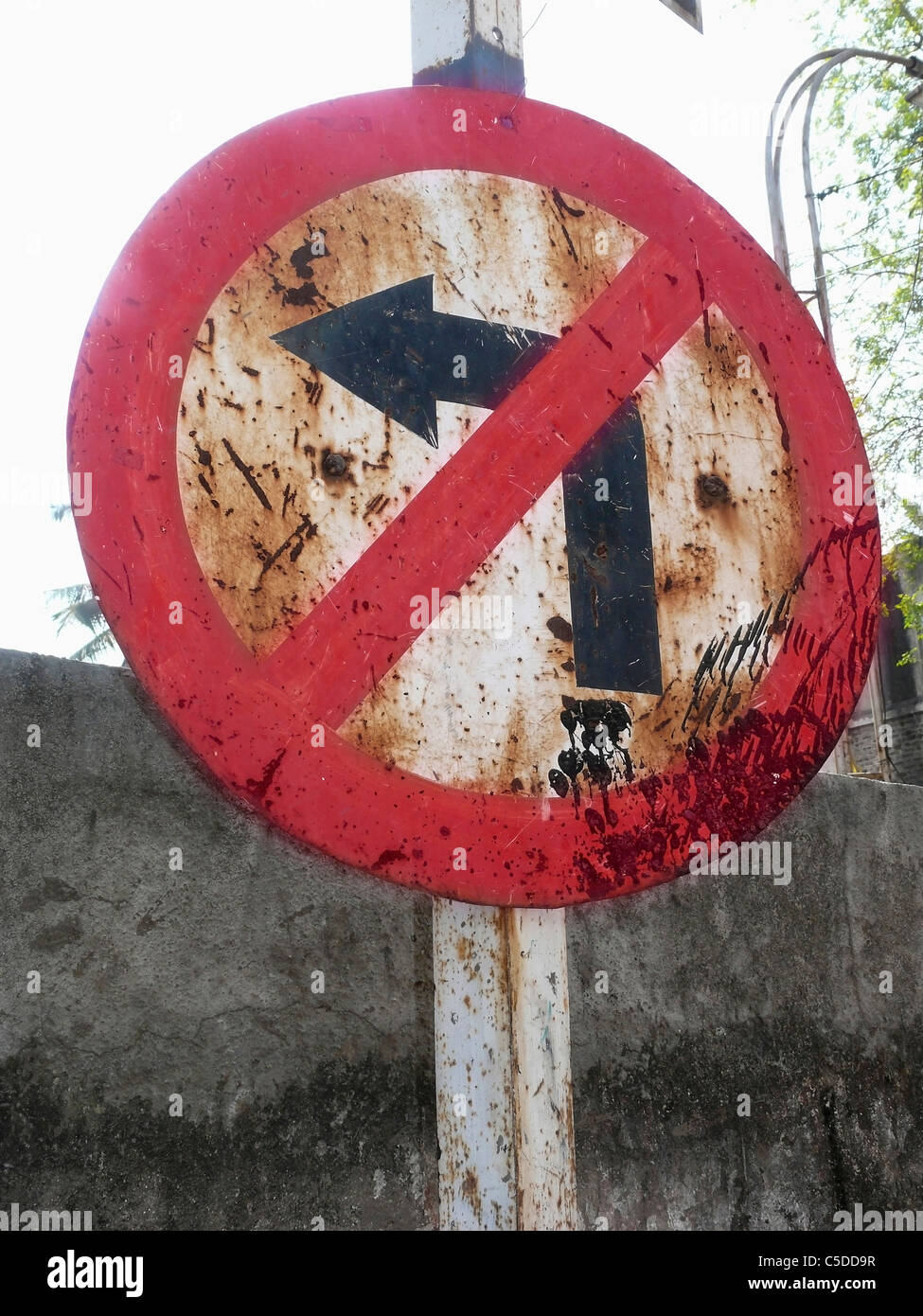 Road signboard showing no entry Stock Photo - Alamy