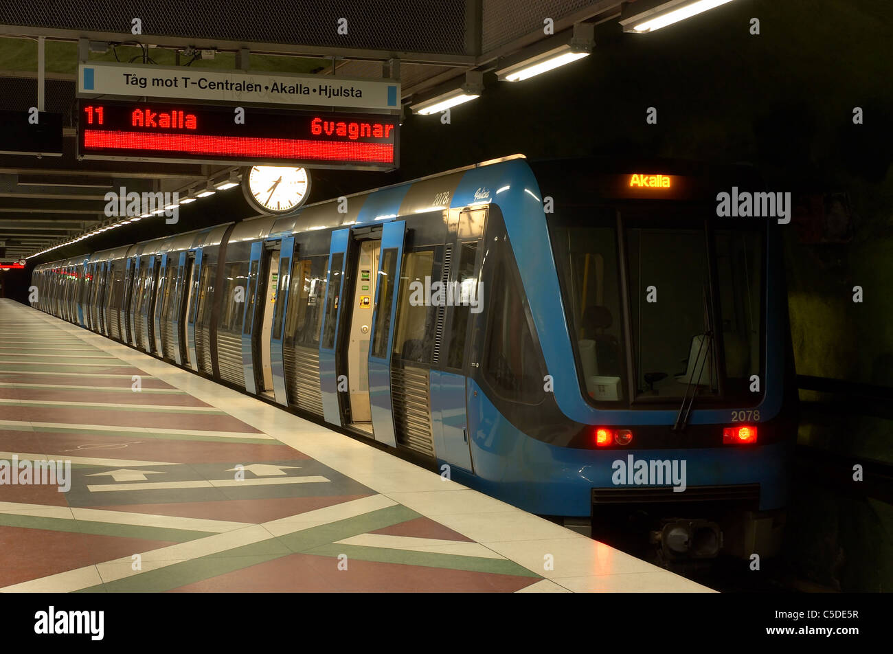 Capital commuter train hi-res stock photography and images - Alamy